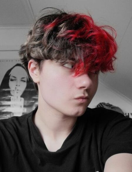 No Way! You'll Freak When You See These Crazy Emo Hairstyles