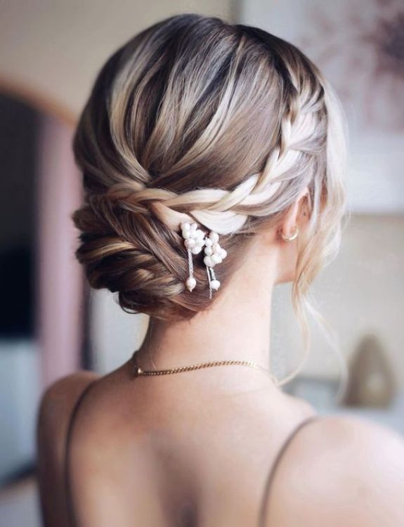 25 Exquisite Wedding Hairstyles: Discover Your Perfect Bridal Look
