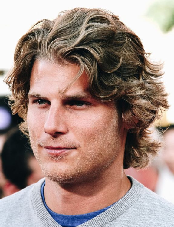Wave It Like You Mean It: 20 Wavy Hairstyles for Men